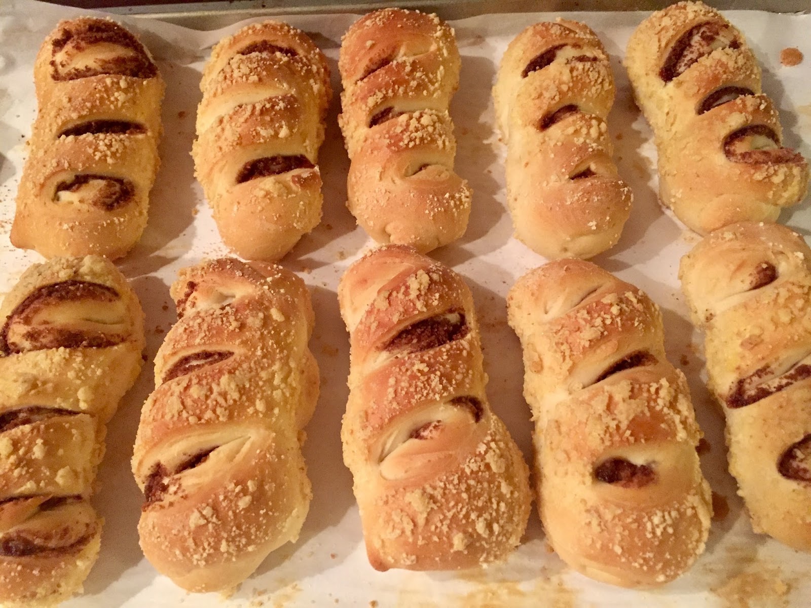 sugarampsprinkle: Filipino Choco German Bread