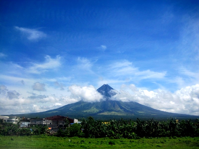 HAPPY TRAVELS: MT. MAYON
