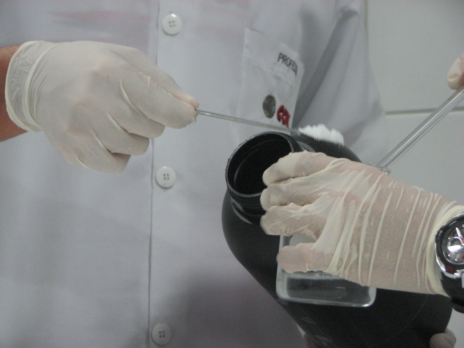 ( Neste experimento foi usado 50ml ), e mexa até homogenizar.