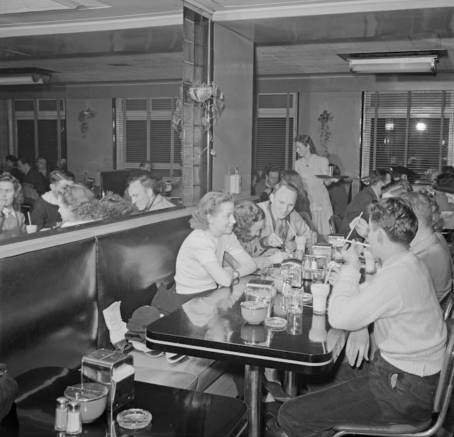 The Hot Shoppes: Teen Twists, Mighty Mo's, and Pappy Parker's Fried Chicken