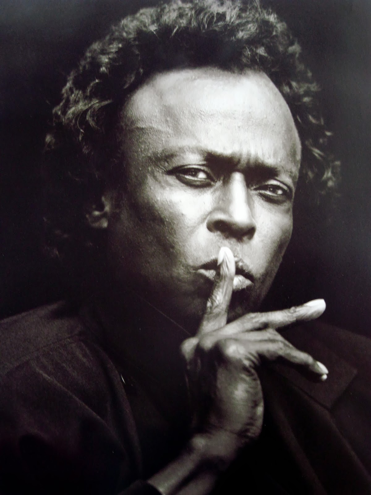 NOTICIAS Y EFEMERIDES MUSICALES Y DEL CINE: MILES DAVIS, UN 28 DE ...