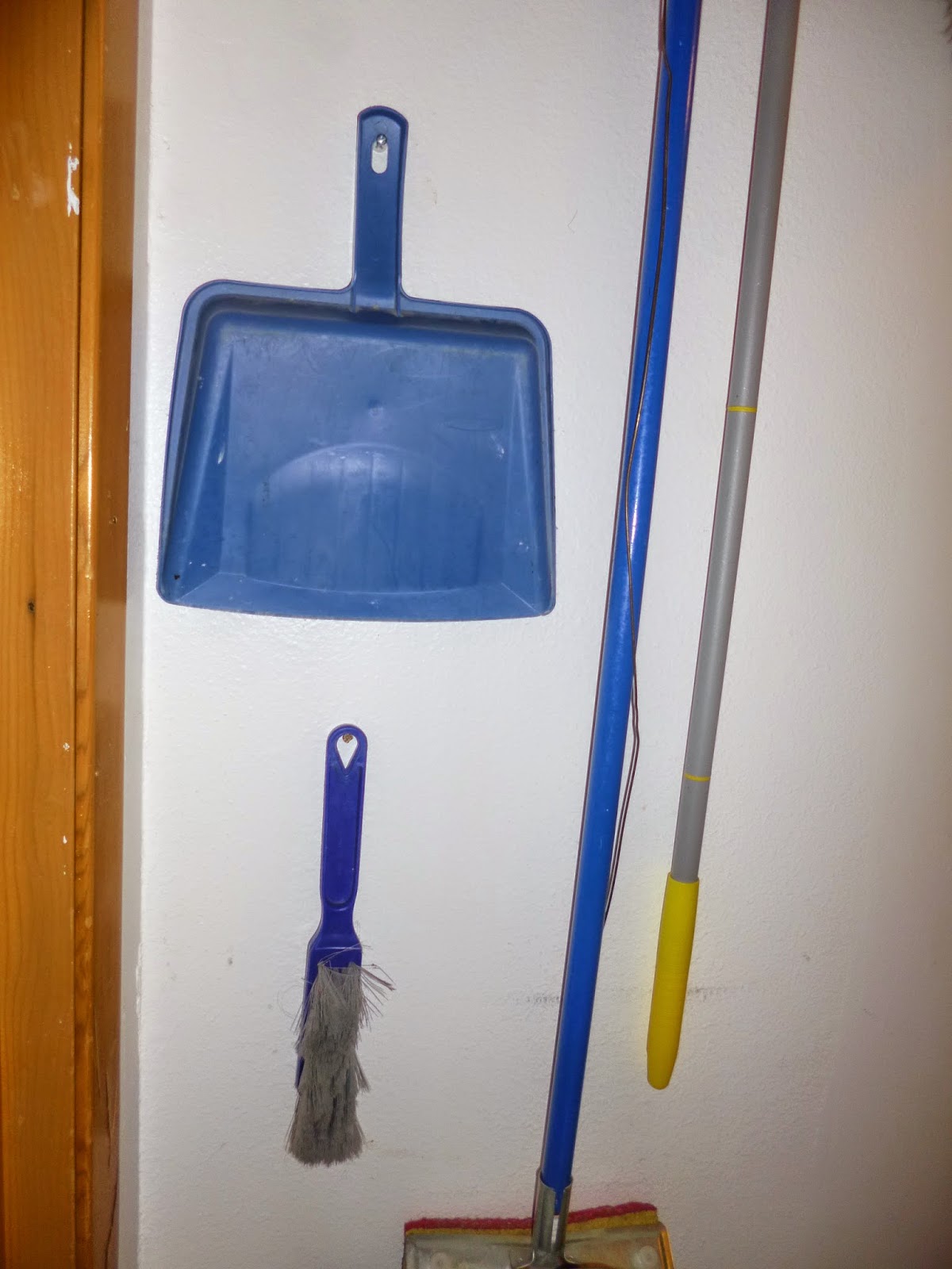 A Resourceful Home .com: Small Project - Hanging Cleaning Supplies