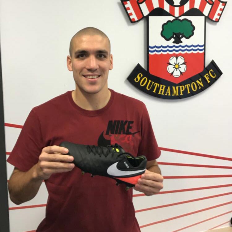 More Professionals Pick Up Nike Anti-Clog Boots - Footy Headlines