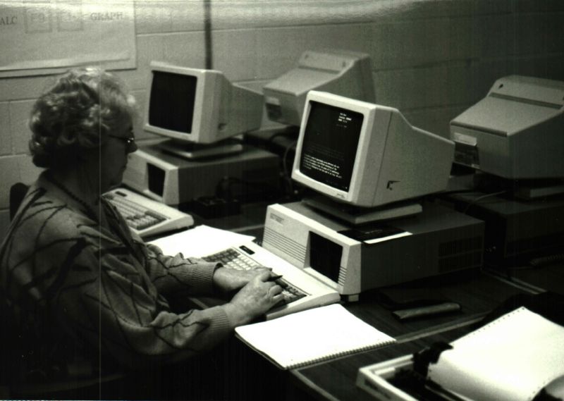 30 Cool Pics Show What the Office Life Looked Like in the 1980s ...