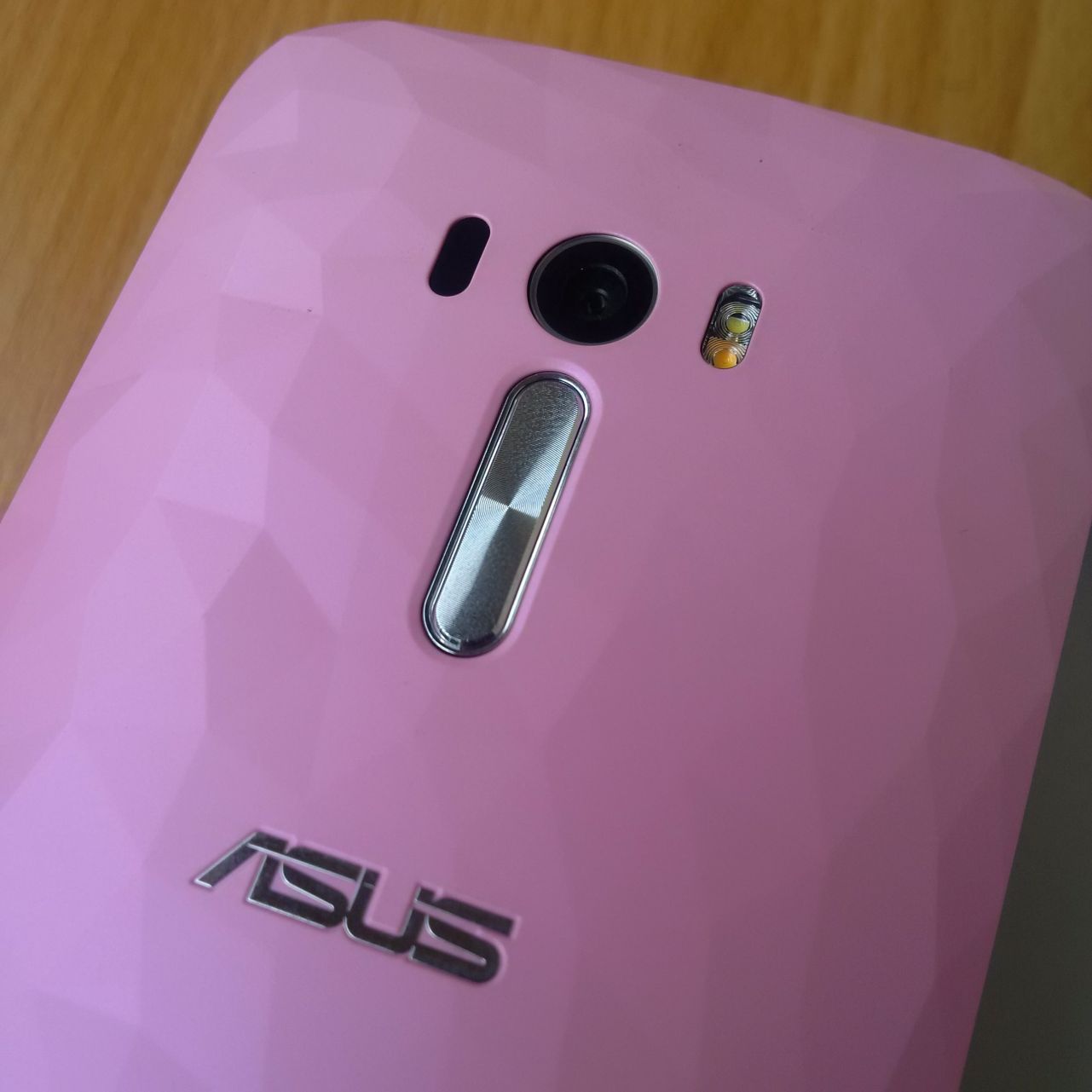 My Asus Zenfone Selfie zd551kl : Unboxing Photos and Specs - OgbongeBlog