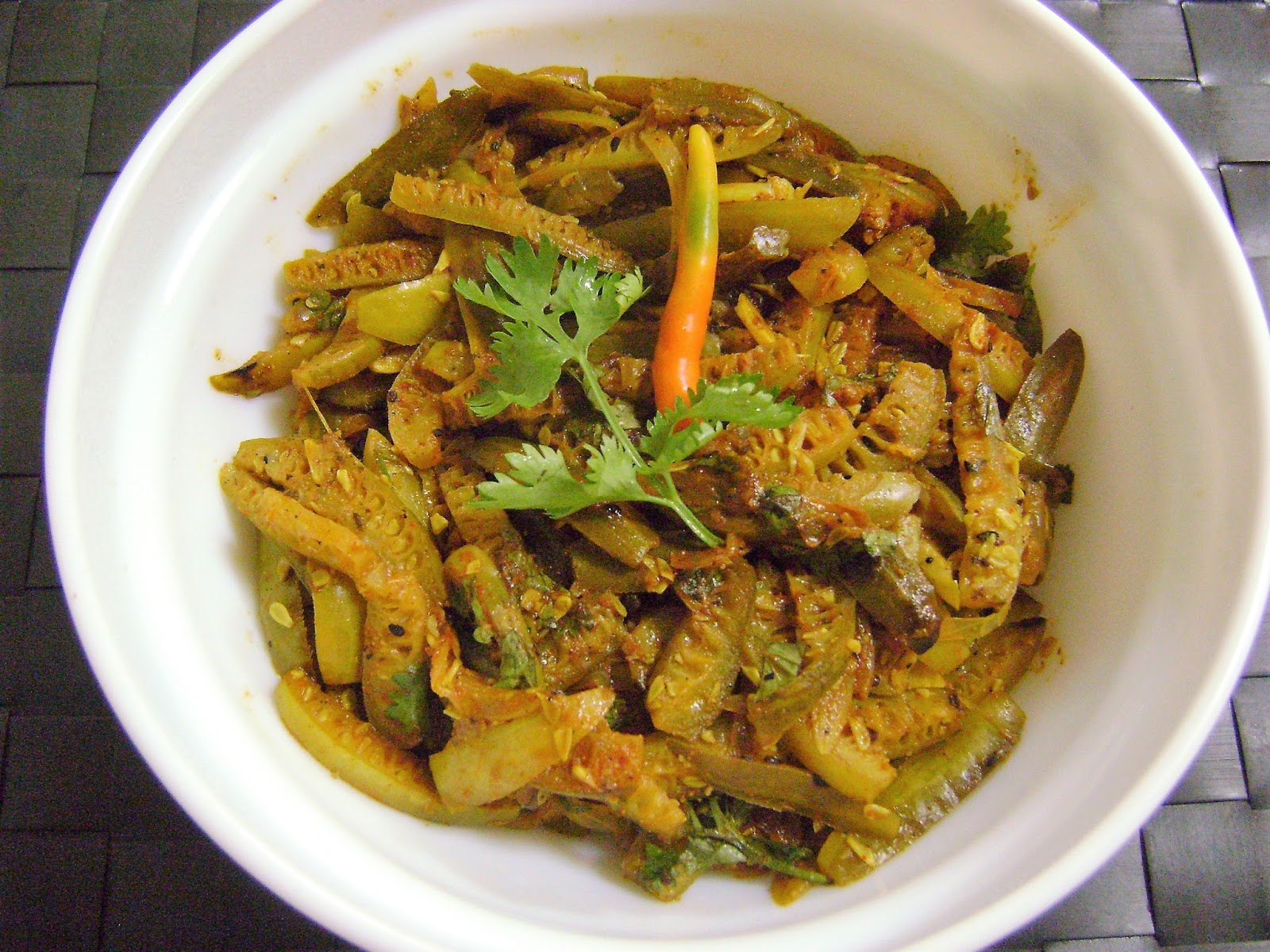 Bethica's Kitchen Flavours: Tindora Ki Sabzi (Tendli / Ivy Gourd Curry)