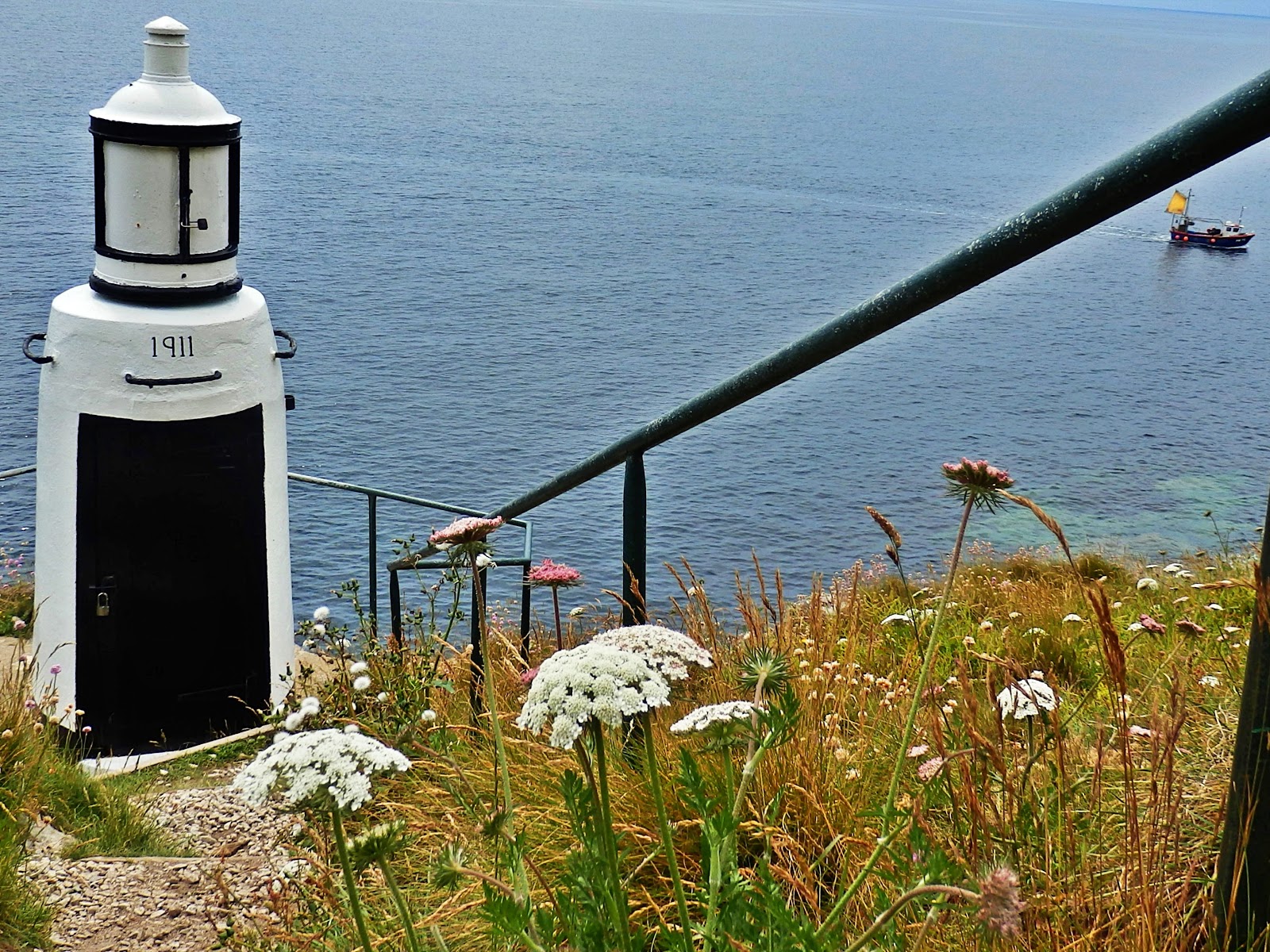 Mike's Cornwall: The Small Lighthouse at Spy House Point, Polperro ...