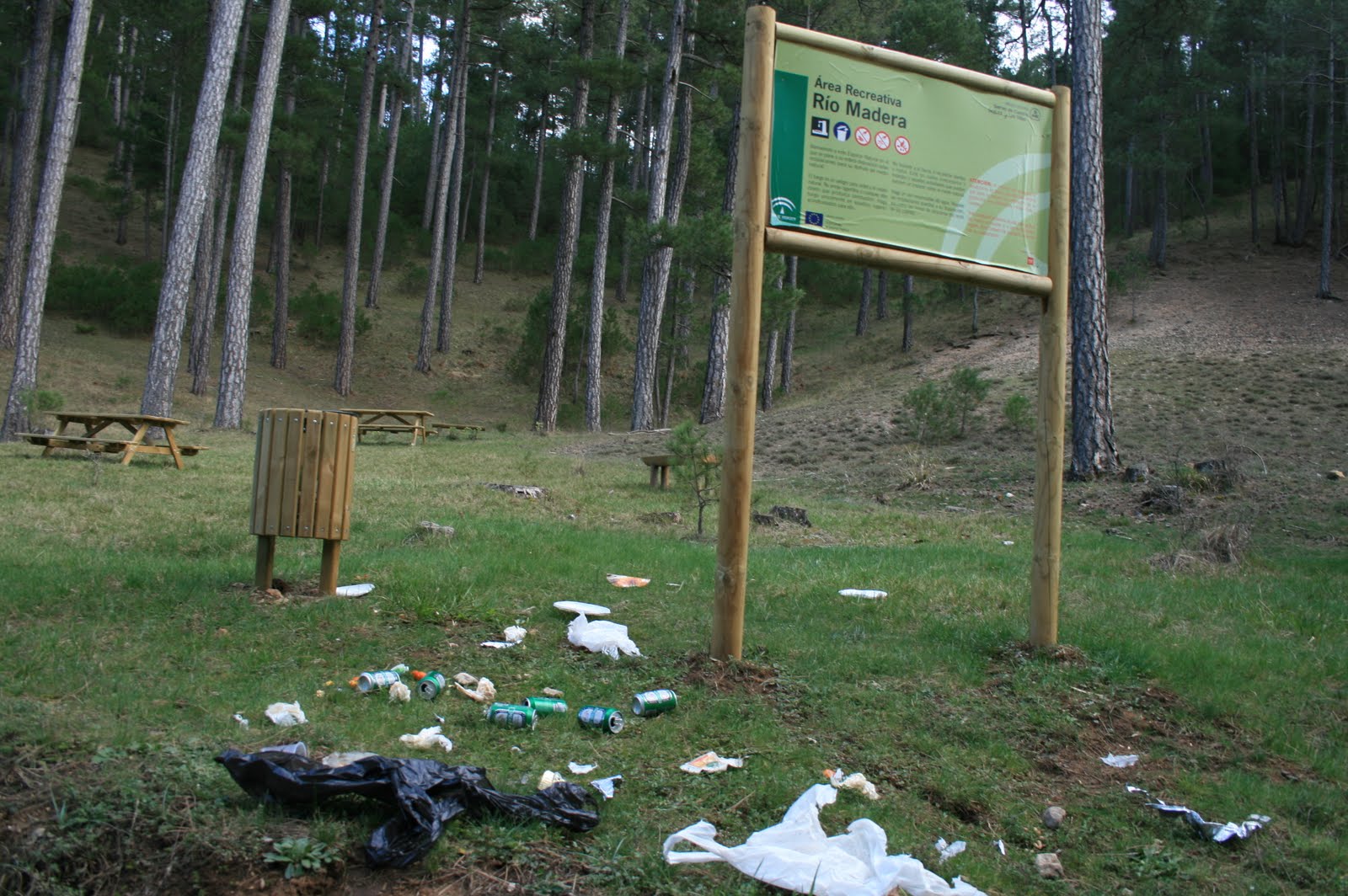 Segura en Verde : Basura en la nueva Área Recreativa de Río Madera