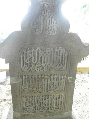 SENI LAMA MELAYU (MALAY OLDEN ART): Batu-batu nesan di makam Sultan ...