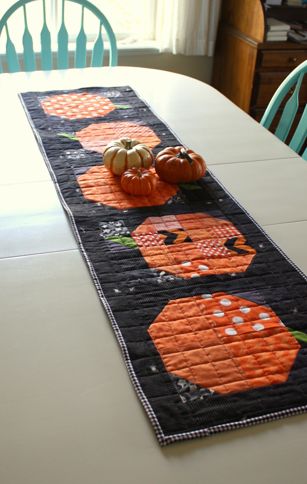 Patchwork Pumpkin pillow and table runner tutorial