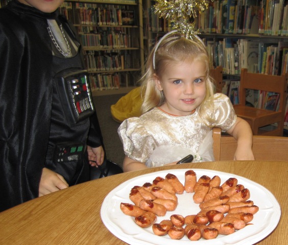 Gulf Beaches Library School Age Kids: Book Character Costumes