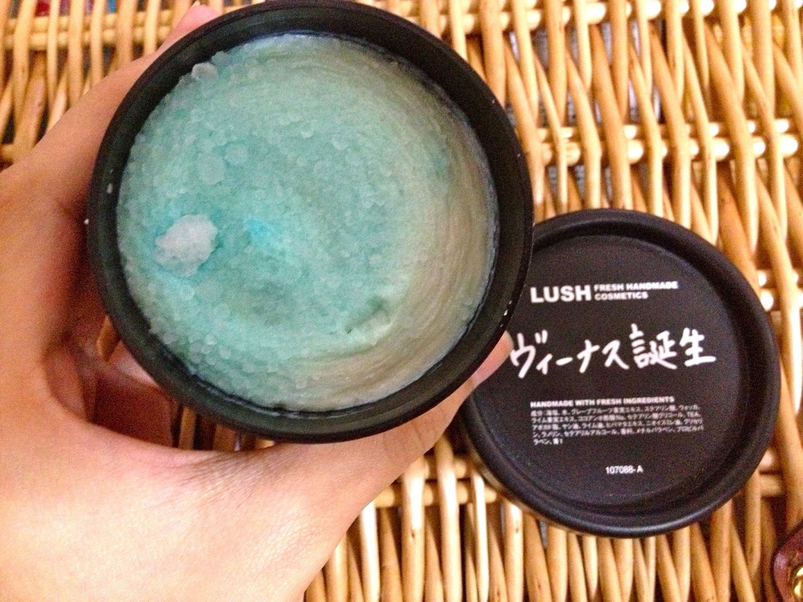 Yingnerthoughts: Lush Ocean Salt Scrub Review