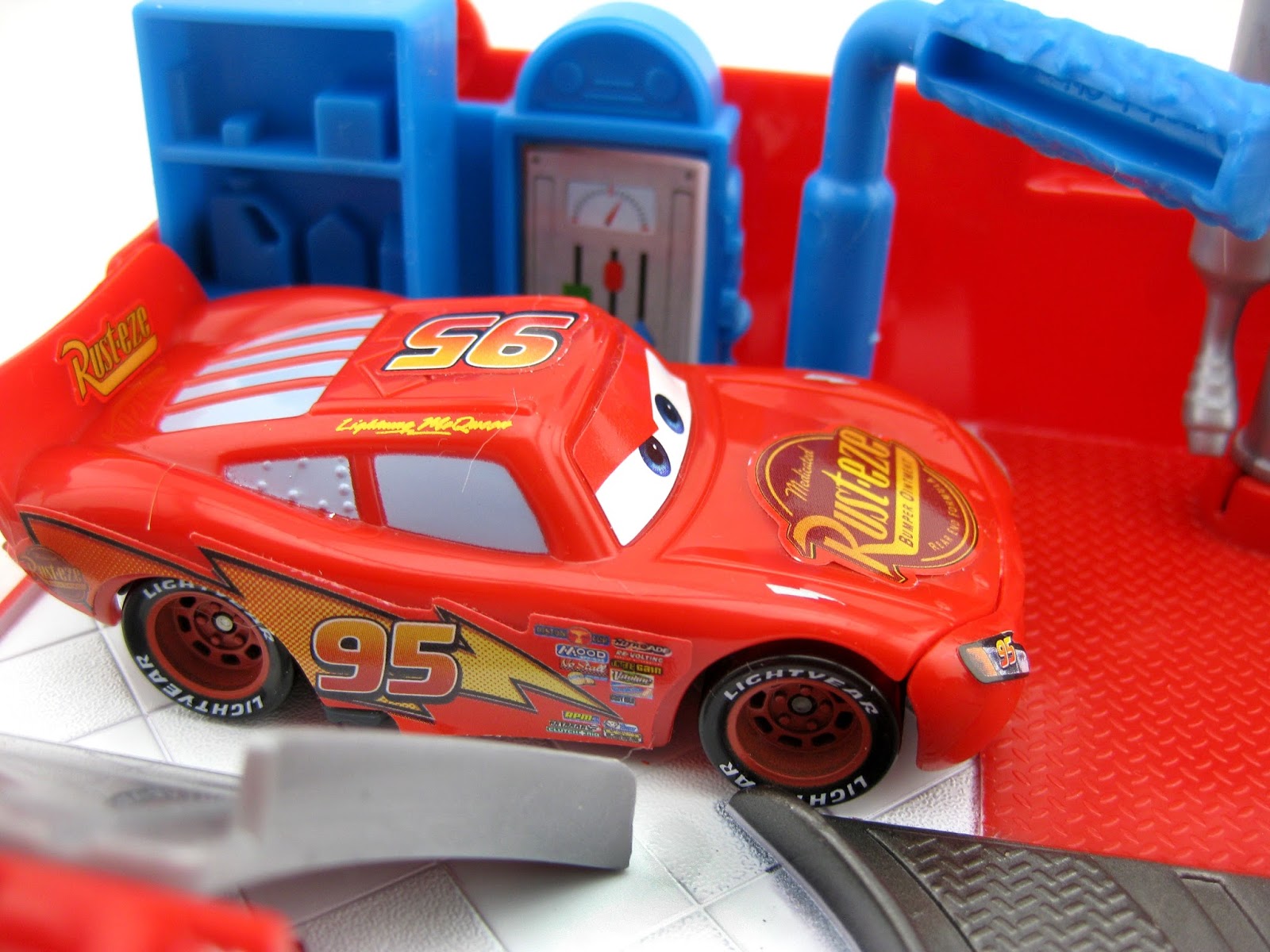 Dan the Pixar Fan: Cars: Mack Truck Playset