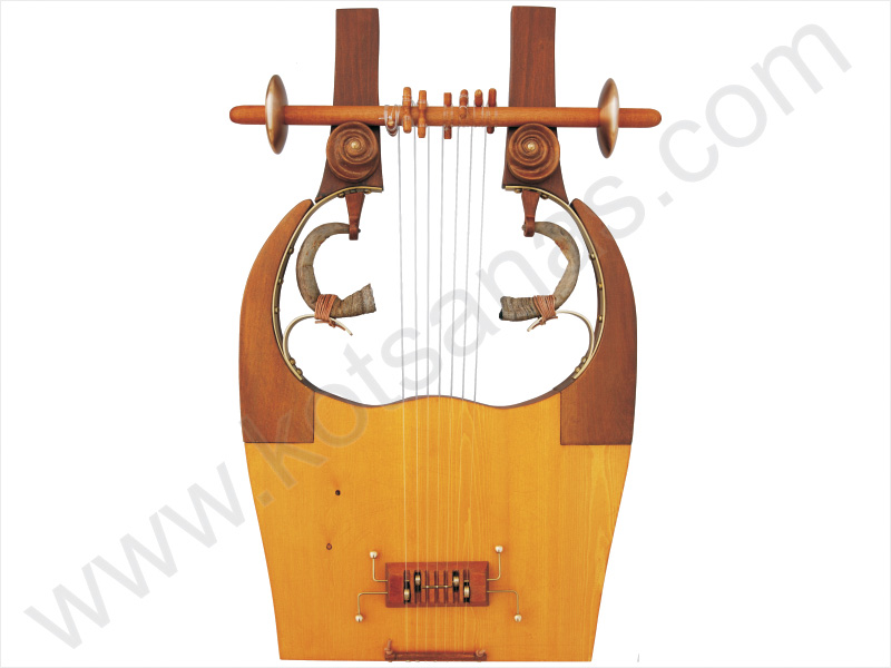 Municipal Museum In Katakolo: Stringed instruments