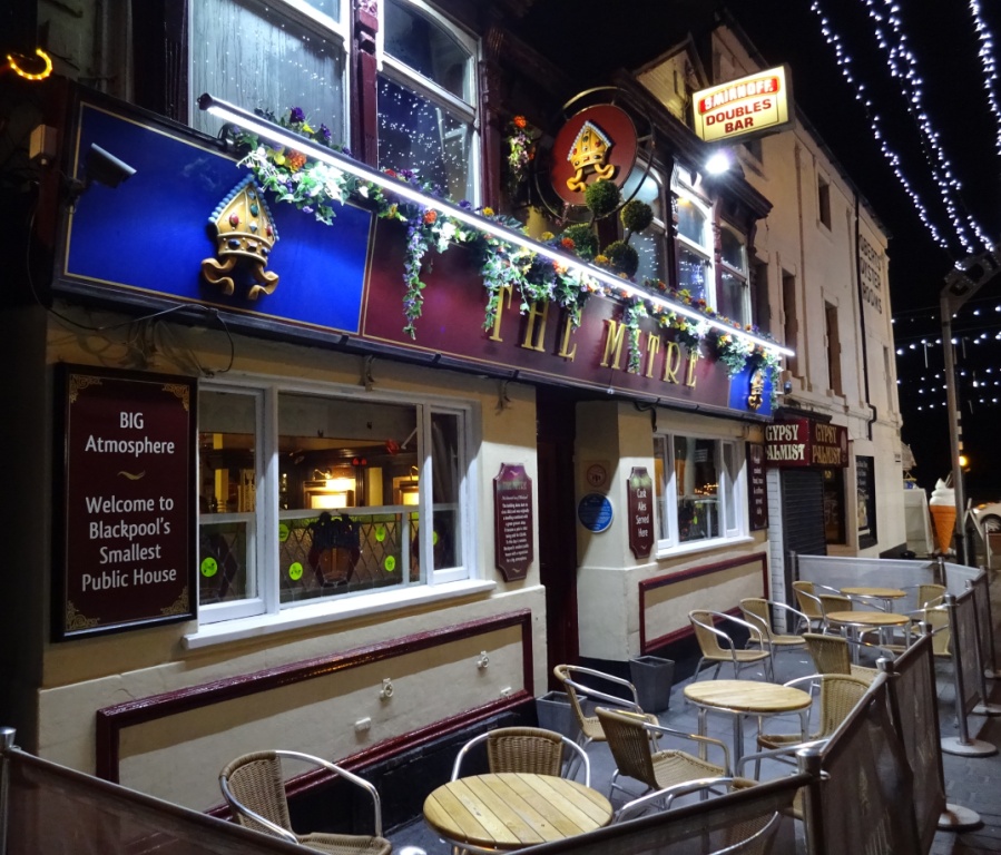 The Ham and Egger Files: Blackpool's Smallest Pub - The Mitre