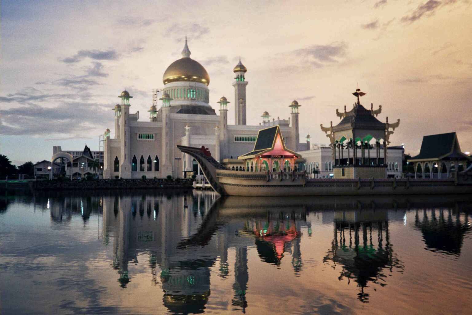 Brunei - Travel Guide and Travel Info - Exotic Travel Destination