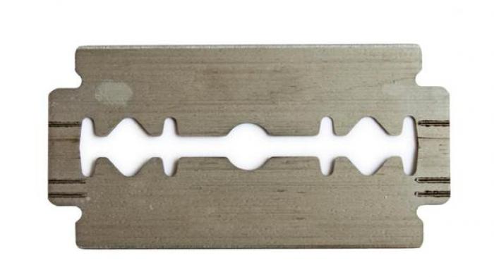 Tahukah Anda, Apa Fungsi Lubang Di Tengah Pisau Silet ? - ARSIP INFO