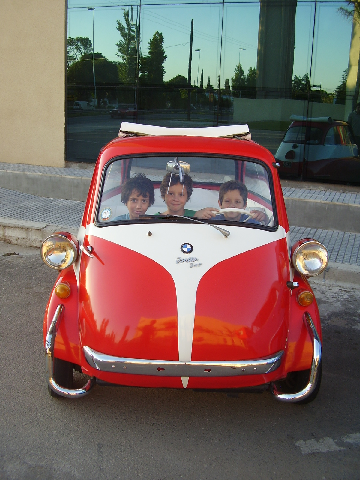 La Hotfish Company: Un homenaje al BMW Isseta.