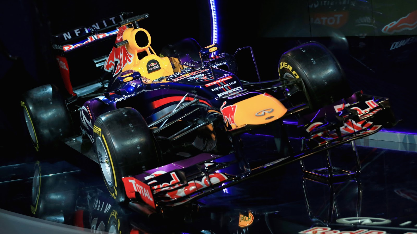 Red Bull RB9 2013 F1 Wallpaper