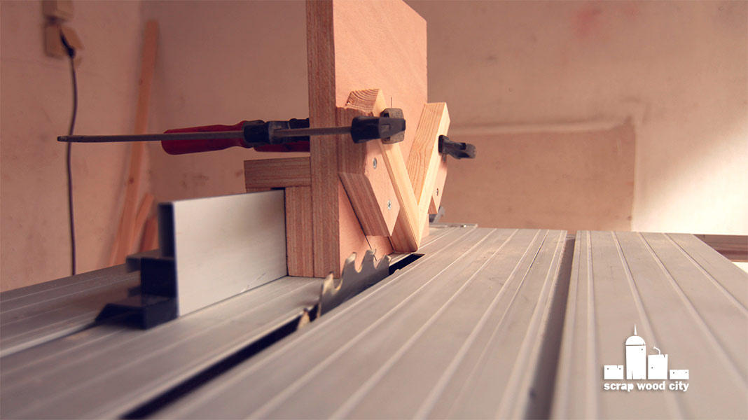 scrap wood city: How to make a spline jig for the table saw.