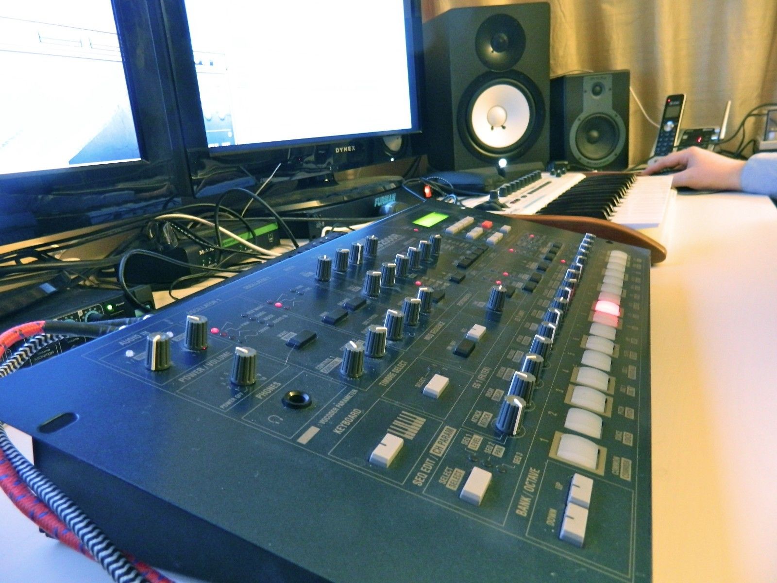 MATRIXSYNTH-B: Korg MS2000R Rackmount Virtual Analog Synthesizer