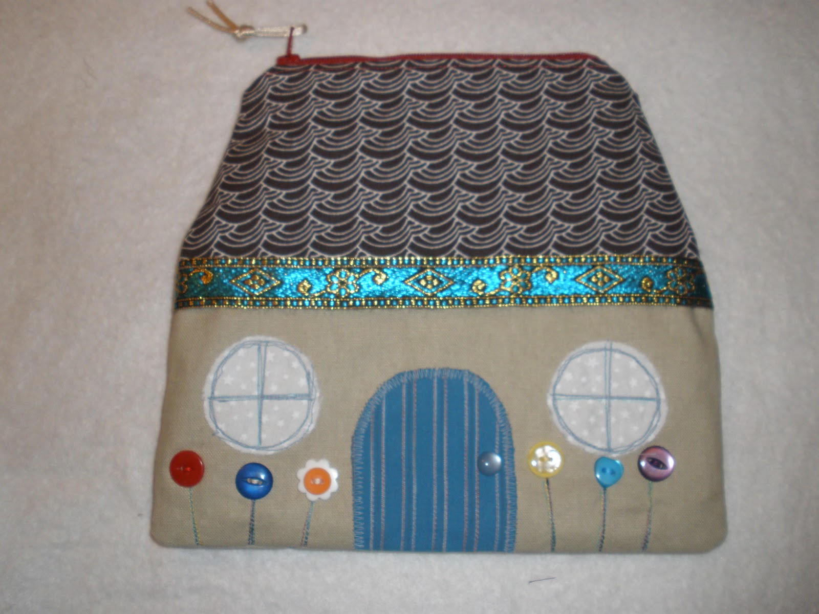 [Amy's] Crafty Shenanigans: Zakka house pouch