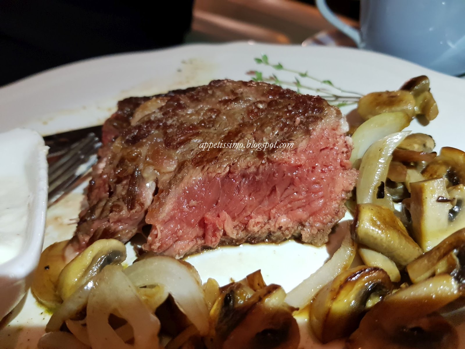 О ресторанах из уст гурмана. : Beef eater's Riga