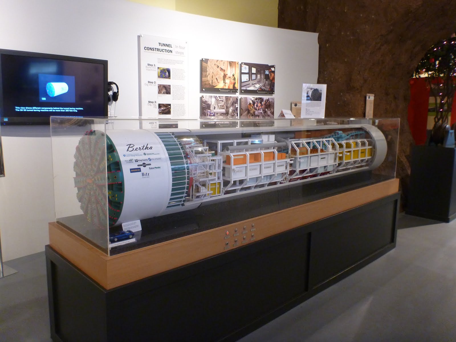 TravelMarx: Milepost 31 - SR 99 Tunnel Project Information Center