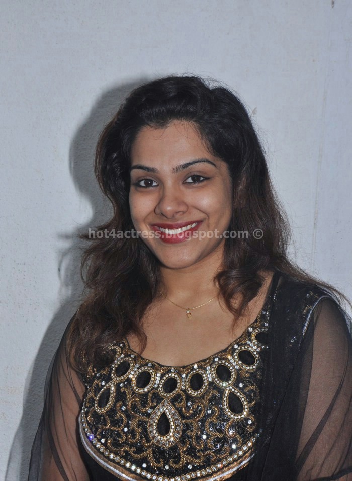 Kadhal Sandhya latest photos in black salwar - Hot 4 Actress