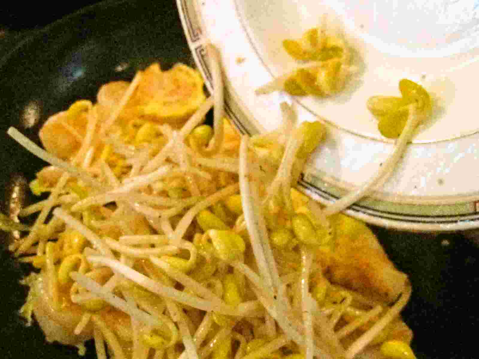 Recipes for Tom: Ebi to moyashi no nanpuraa itame / prawn and soybean ...