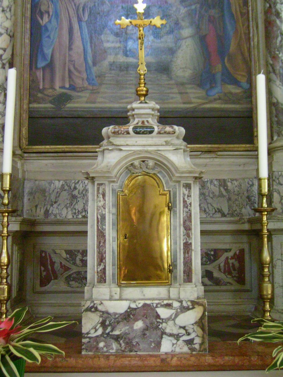 MiL - Messainlatino.it: Tabernacolo in soffitta o al centro?