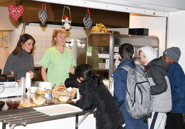 Princess Marie visited FødevareBanken's Breakfast Cafeteria in Ishøj