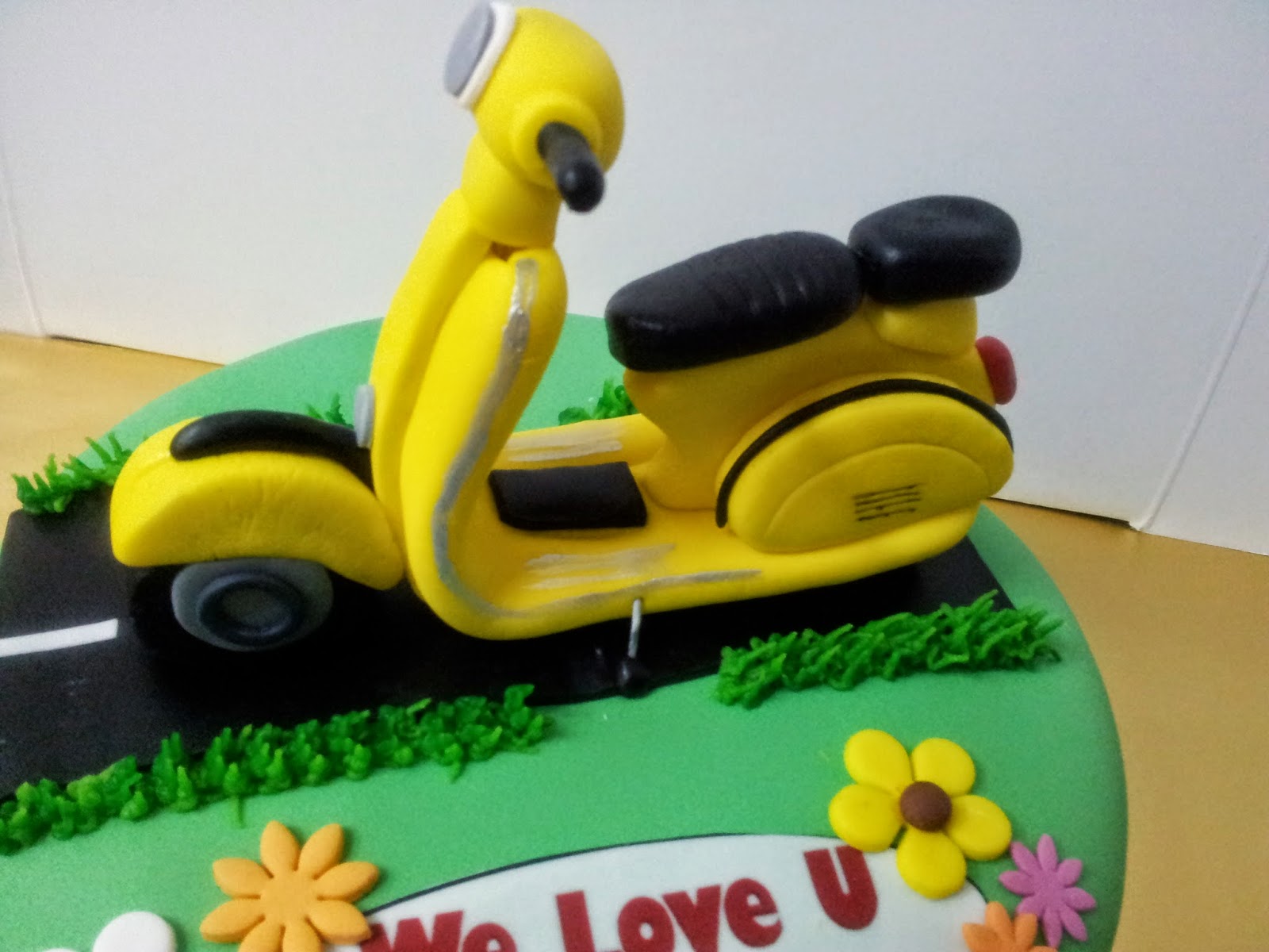 L'mis Cakes & Cupcakes Ipoh Contact : 012-5991233 : Scooter Fondant Cake