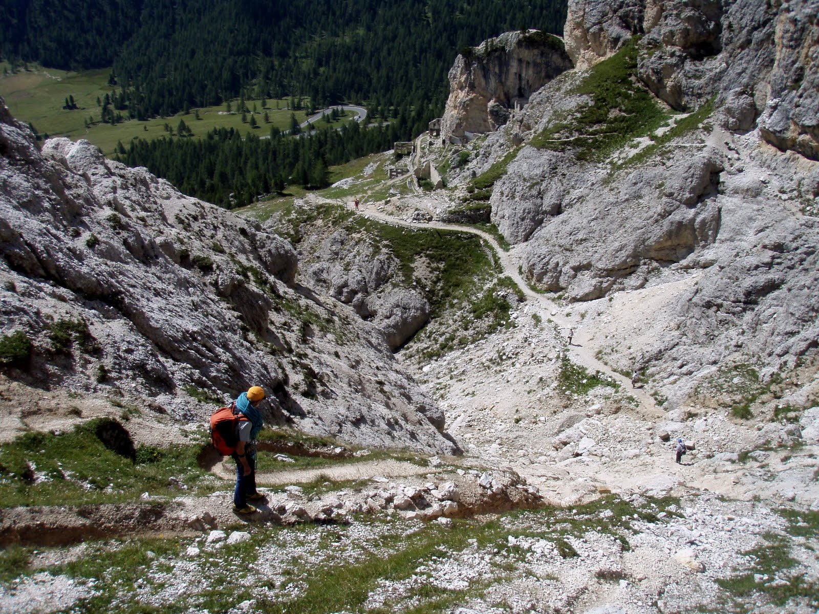 TRINI Y SALVA: Piramide de Col dei Bòs, 2.400 m.