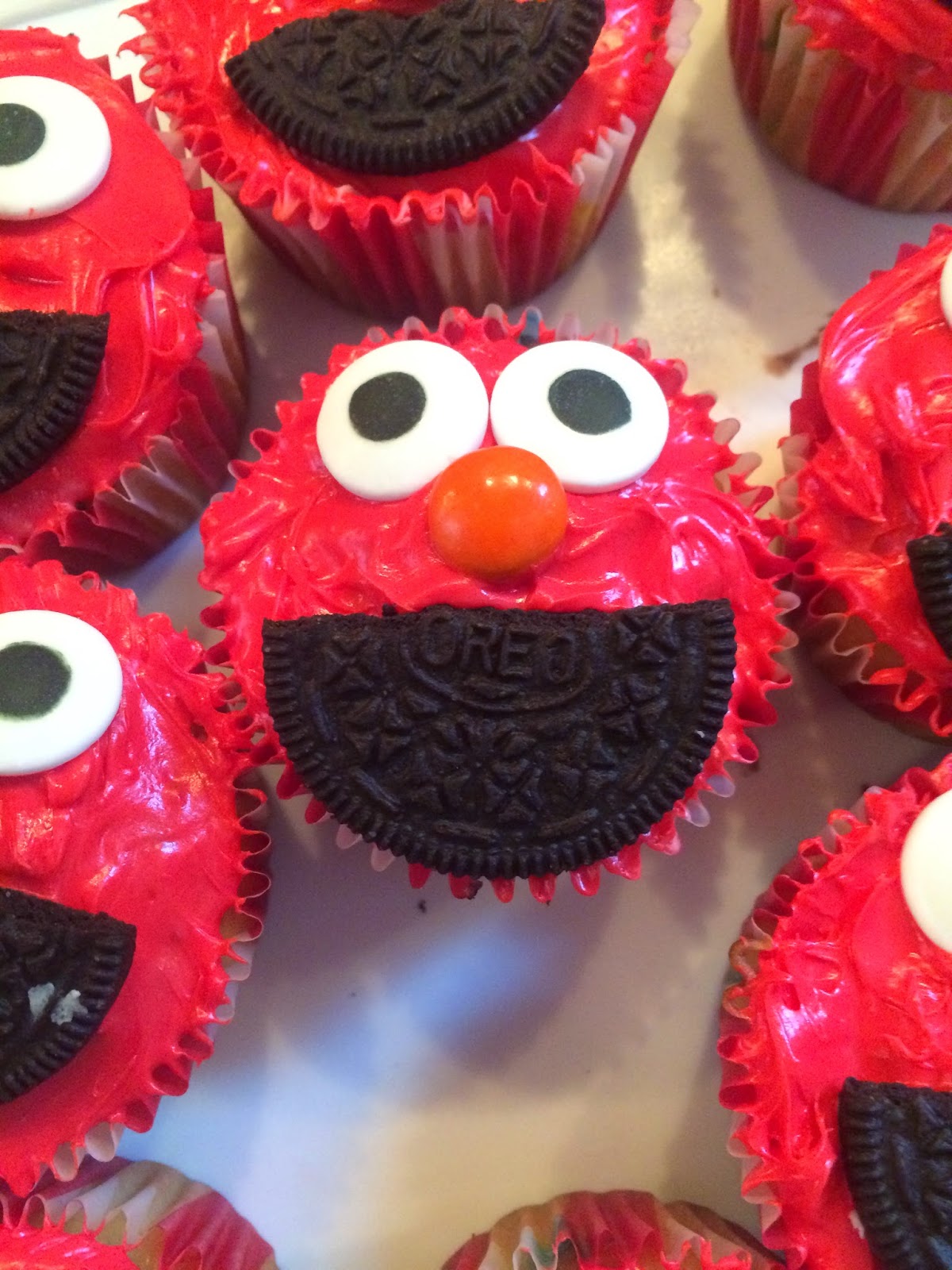 Elmo Cupcakes With Oreo Mouth