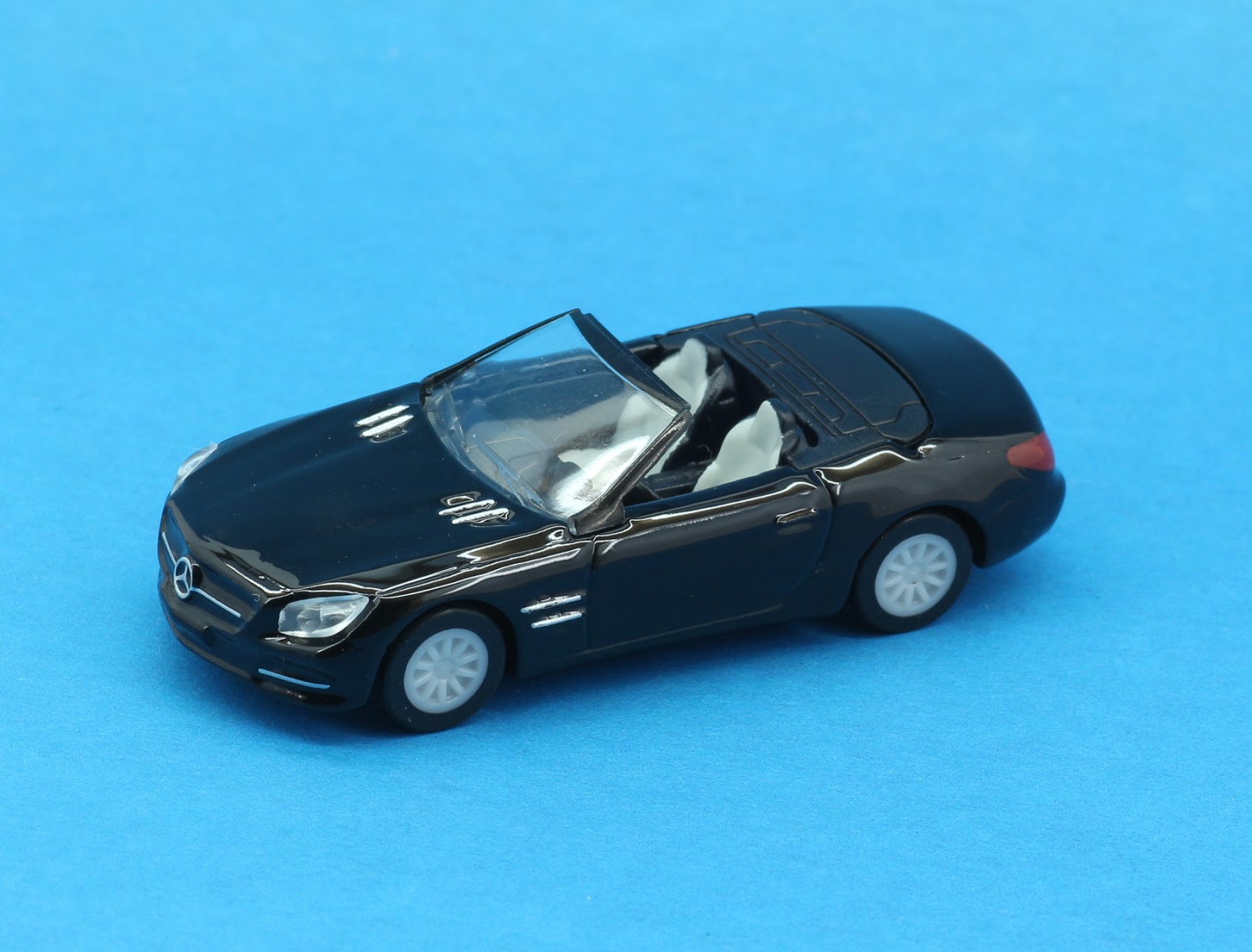 Incredible Mini Garage: Mercedes Benz SL (231) 2012 Georgia 1/76