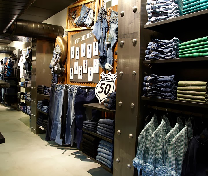 Flagship Store de VF JEANSWEAR por Marca Solutions Restore, India ...