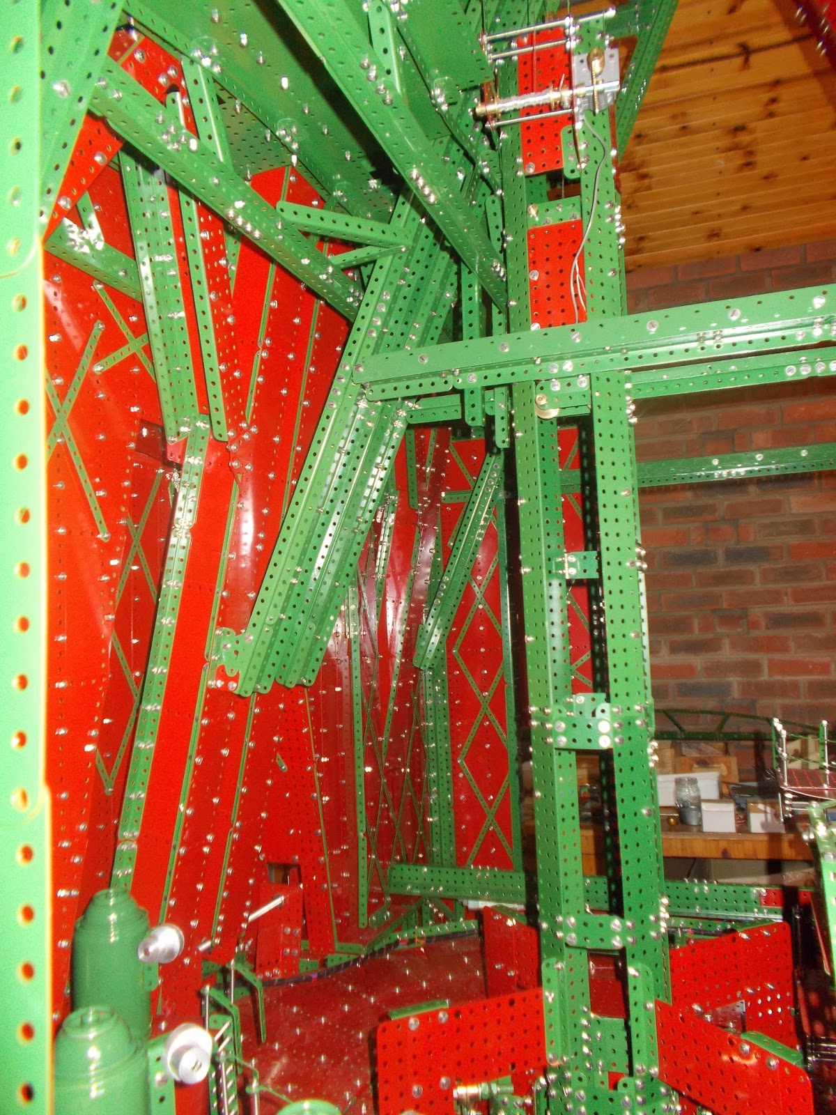 Mighty Meccano Marion 6360: Follow the construction of this ultra-large ...
