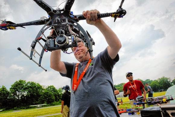 Hollywood How To: Hollywood filmmakers to fly drones on movie sets