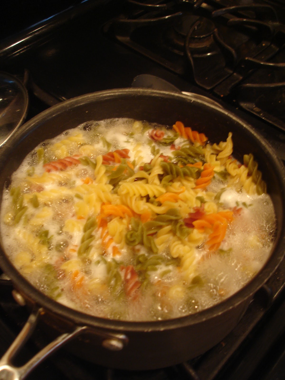 Alex Haralson: Light & Healthy Lunch: Pasta Spinach Salad