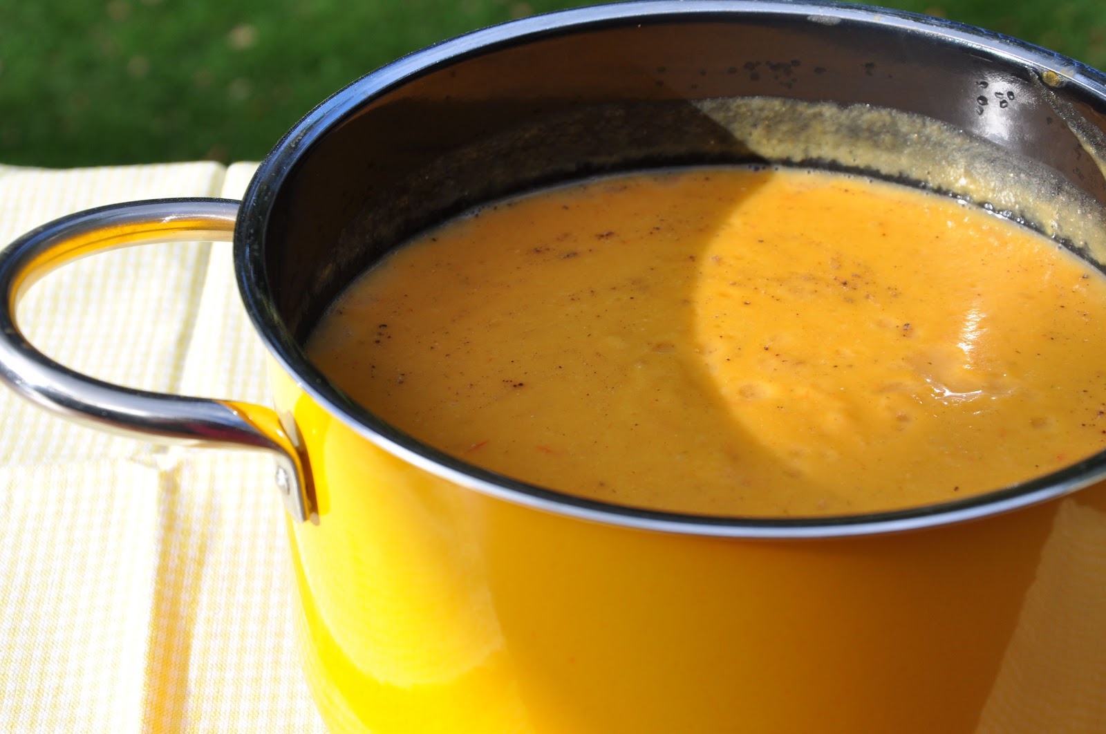 CampaSimpukka: Keitto kattilan mukaan ja pussinpohjasämpylät