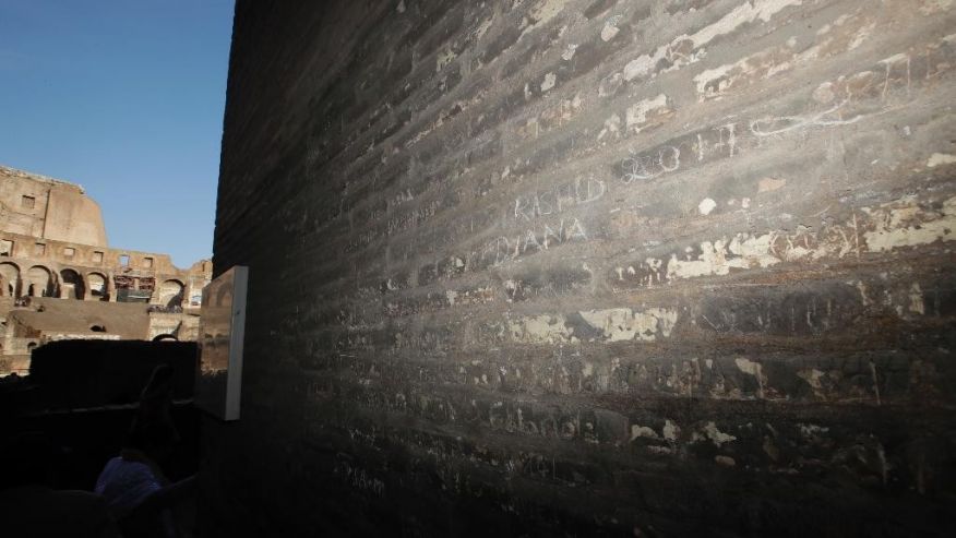 Ecuadoran tourist cited for writing names on Roman Colosseum ~ History ...