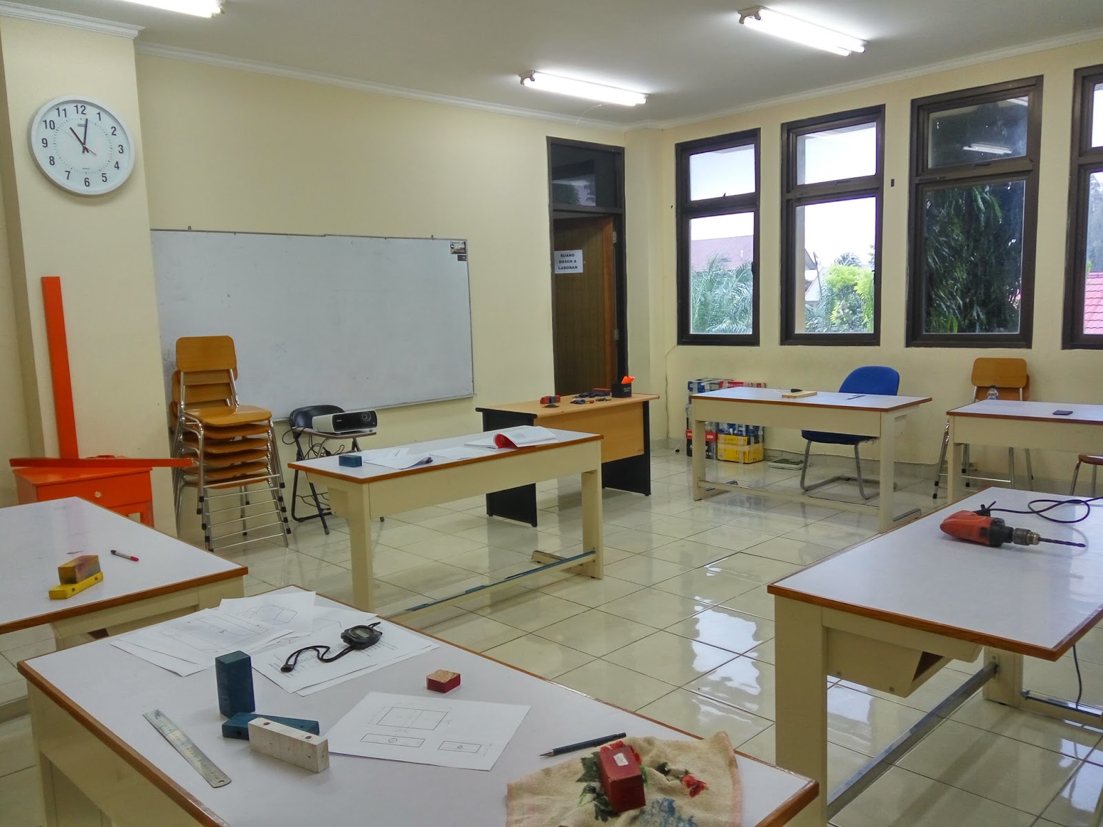 Laboratorium Perancangan Sistem Kerja dan Ergonomi: FASILITAS LABORATORIUM