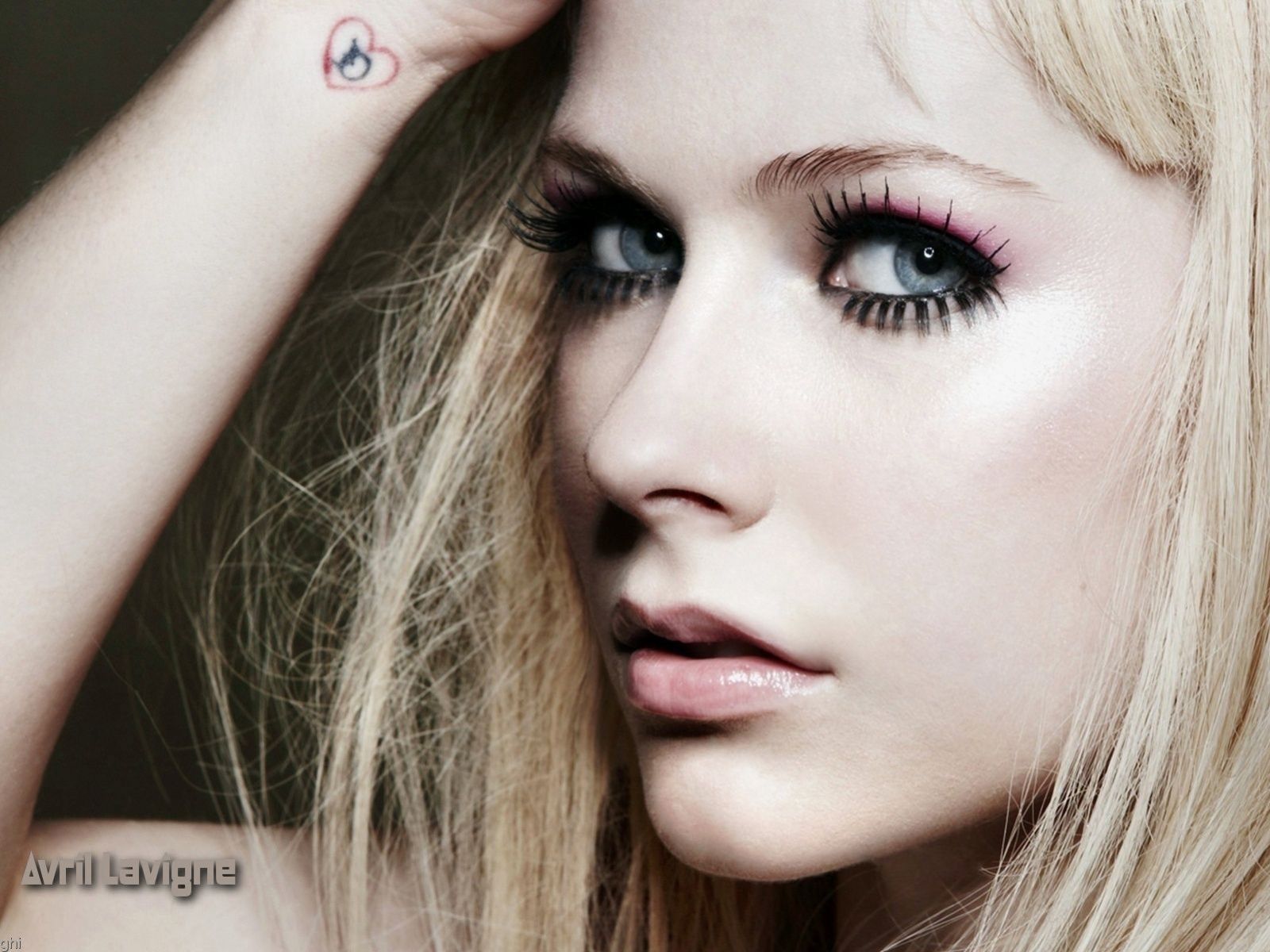 Biography | Discography | Pics | News |: Avril Lavigne
