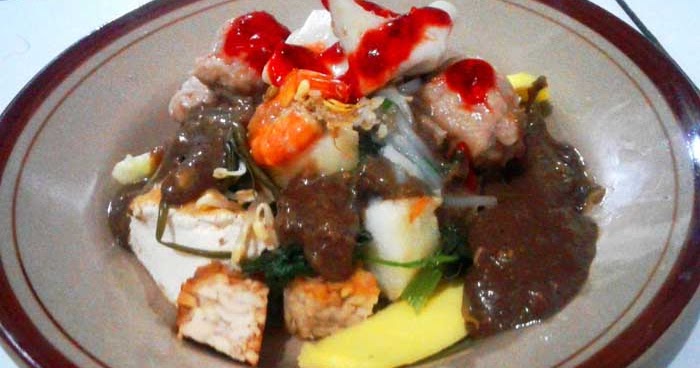 Rujak Bakso Pandegiling, Paduan Rujak dan Bakso Urat - WANIMBAMBUNG