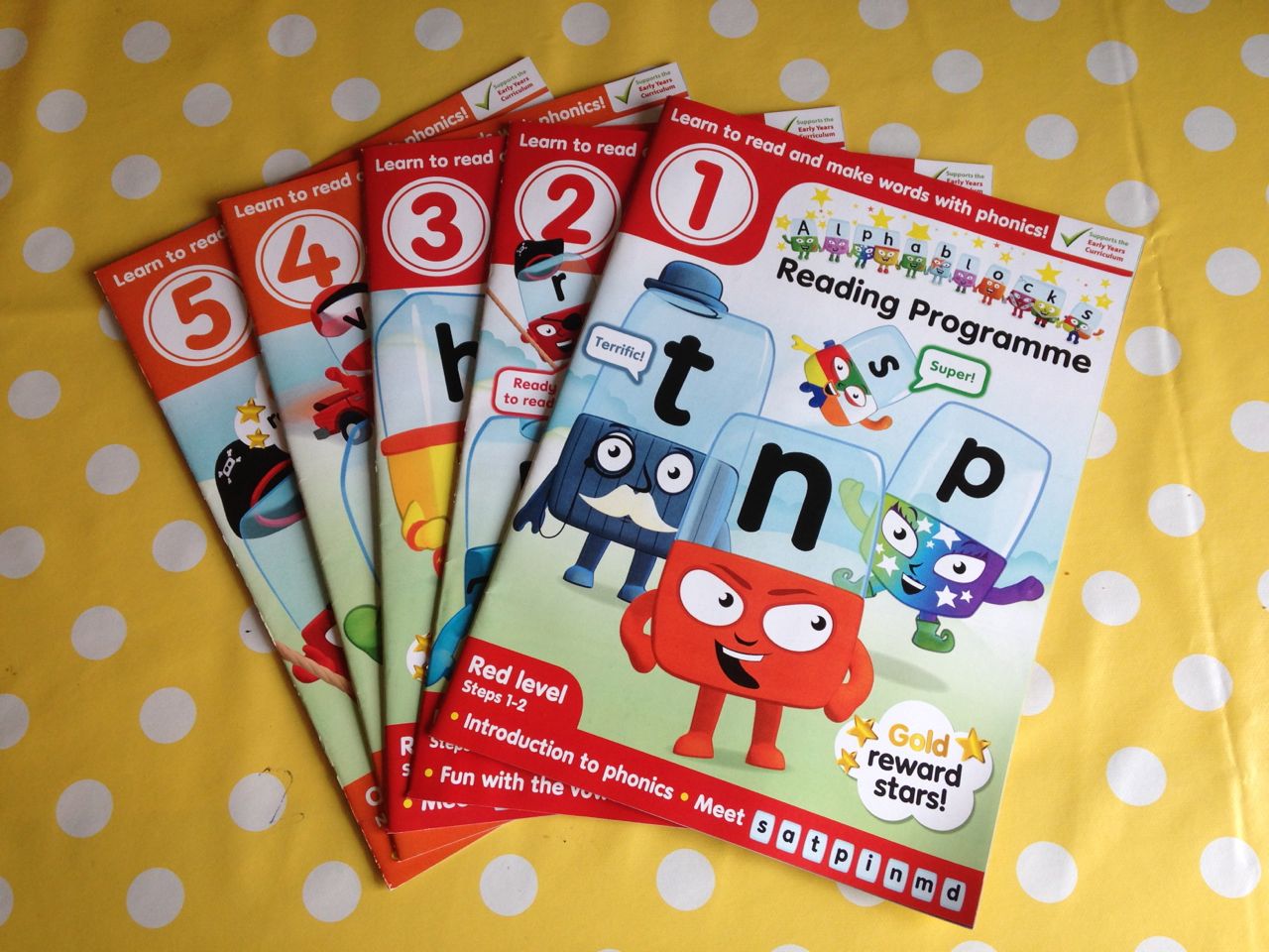 Teach child how to read: Alphablocks Reading Programme