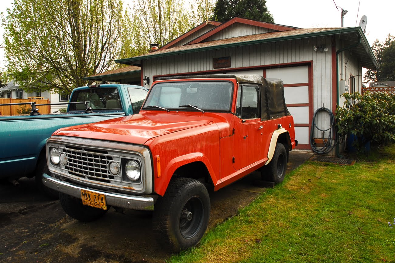 OLD PARKED CARS.: 1972 Jeep Commando.