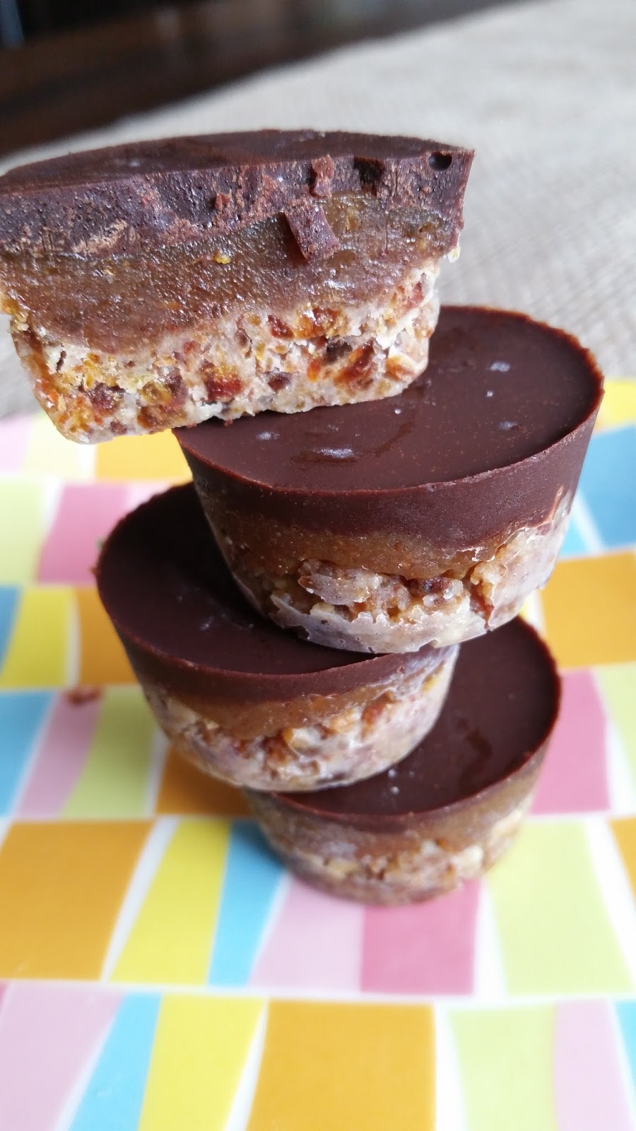 Mom On The Glow: Raw Caramel Bites - Vegan & Paleo