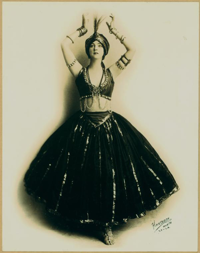 Modern Dance Pioneer: 39 Stunning Vintage Photos of Ruth St. Denis in ...