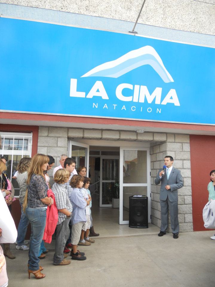 "Racing Fútbol Club": Exitosa inauguración en la pileta cubierta
